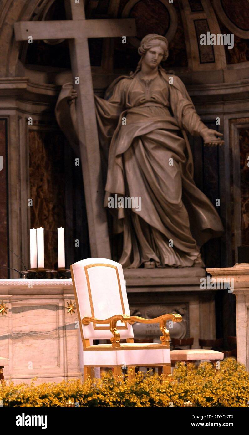 Popes throne hi-res stock photography and images - Alamy