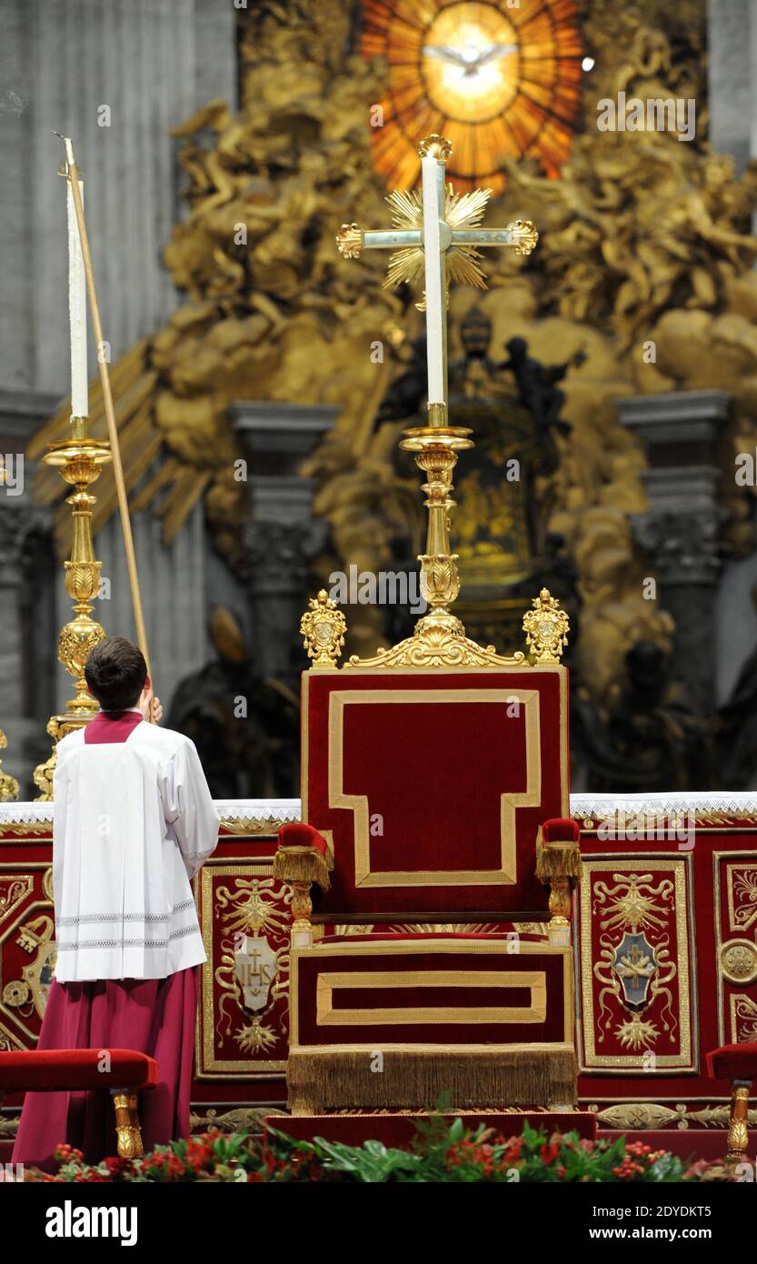 Popes throne hi-res stock photography and images - Alamy