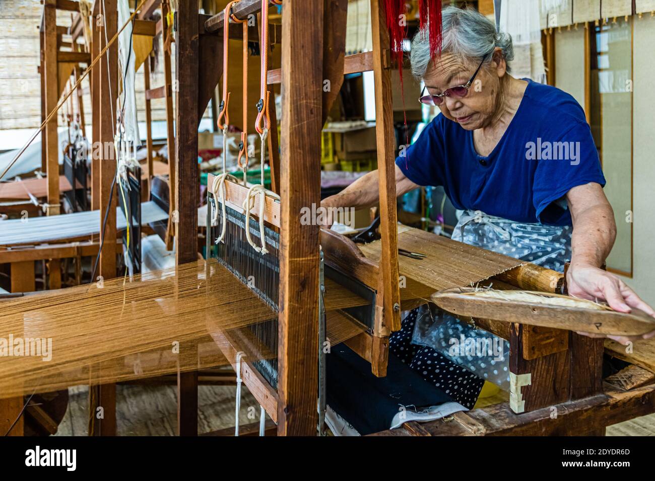 Weaving beam hi-res stock photography and images - Alamy