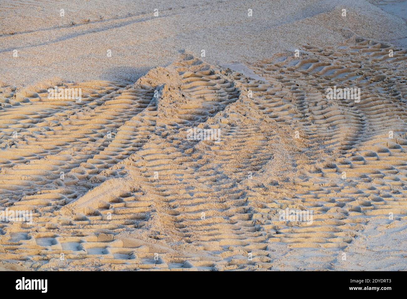 Bagger an einem strand hi-res stock photography and images - Alamy