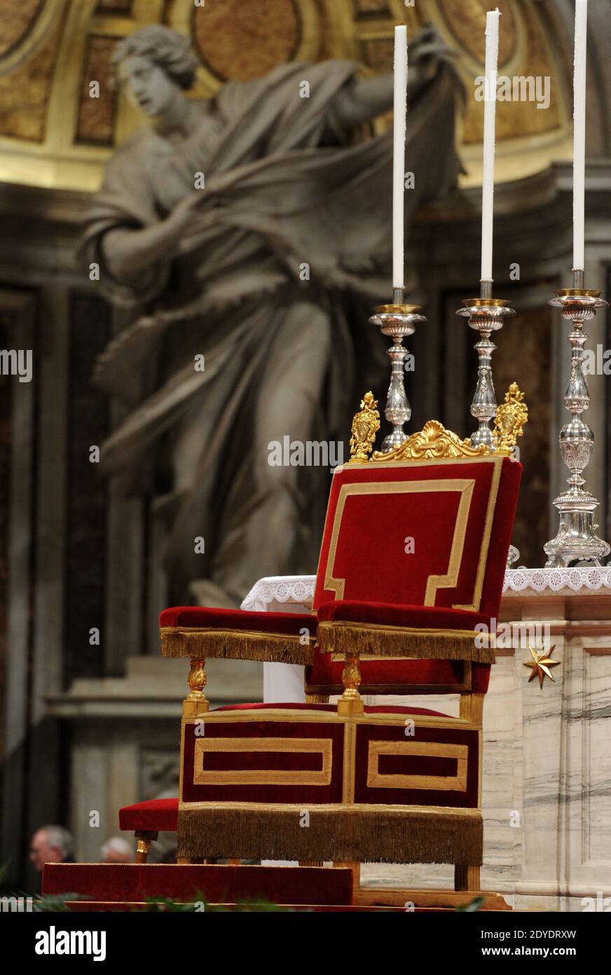 Popes throne hi-res stock photography and images - Alamy