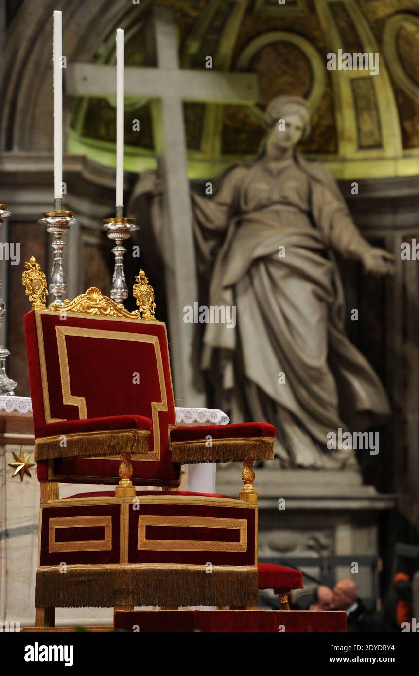 Popes throne hi-res stock photography and images - Alamy
