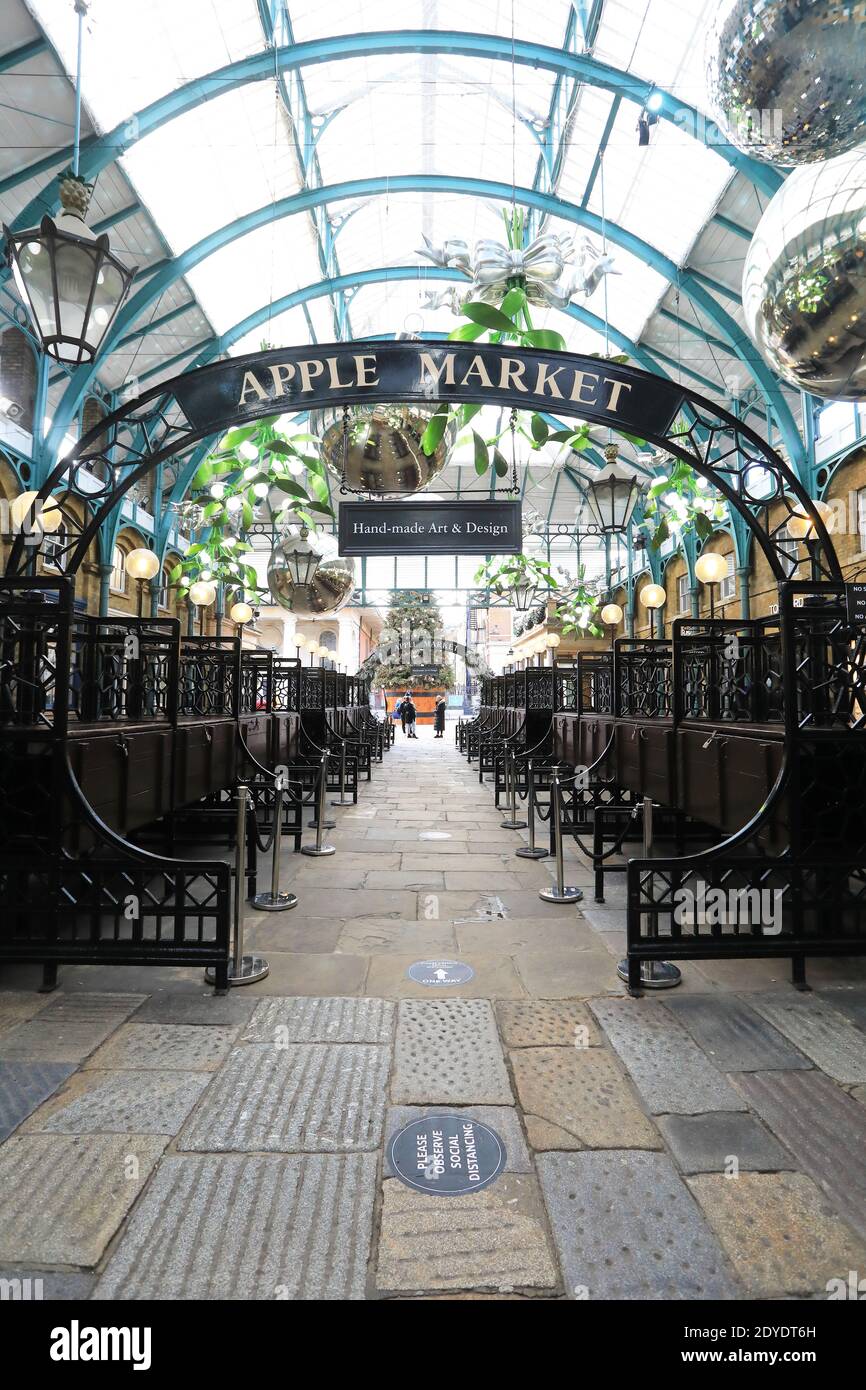 4 stalls hi-res stock photography and images - Alamy