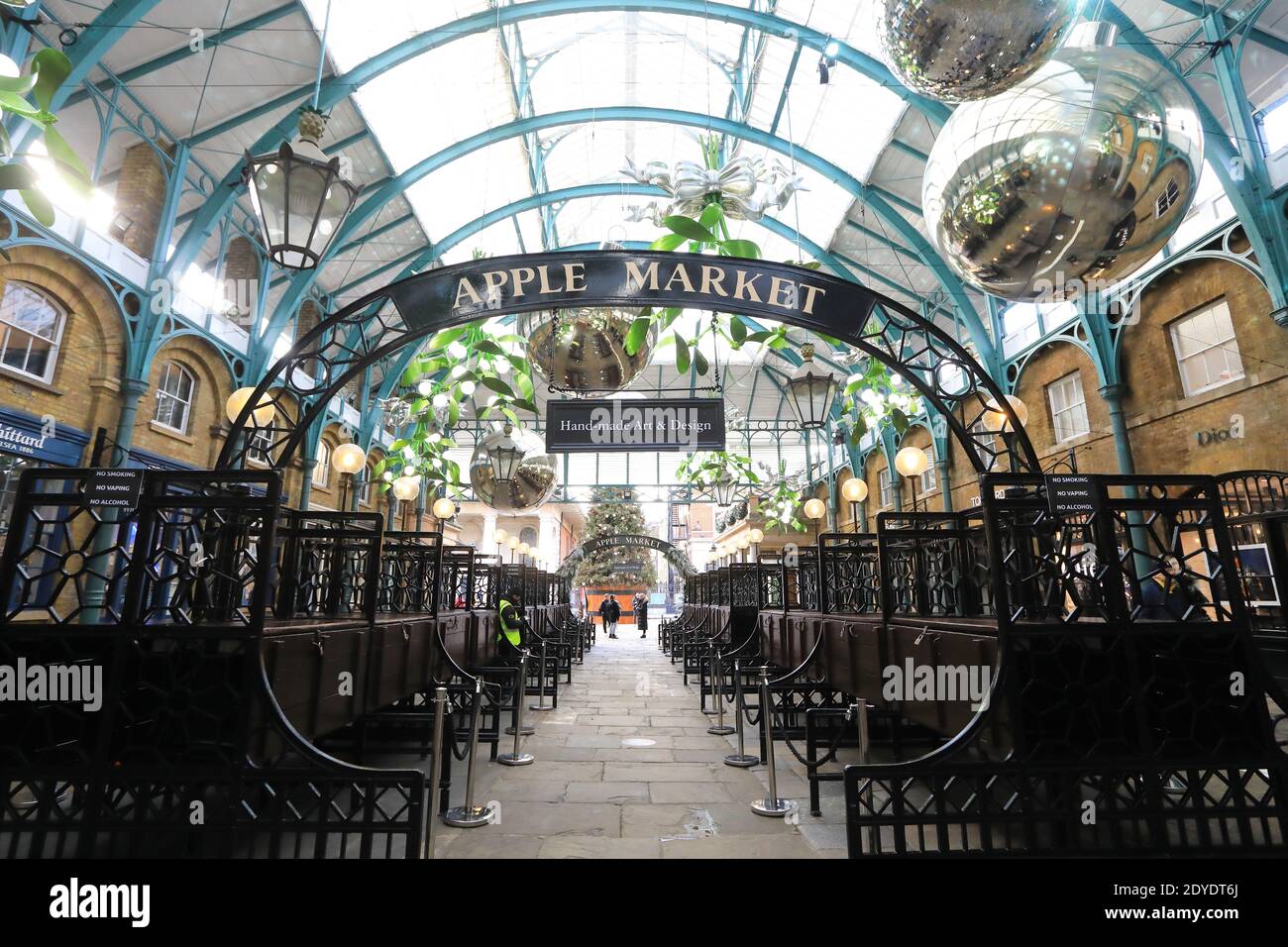 4 stalls hi-res stock photography and images - Alamy