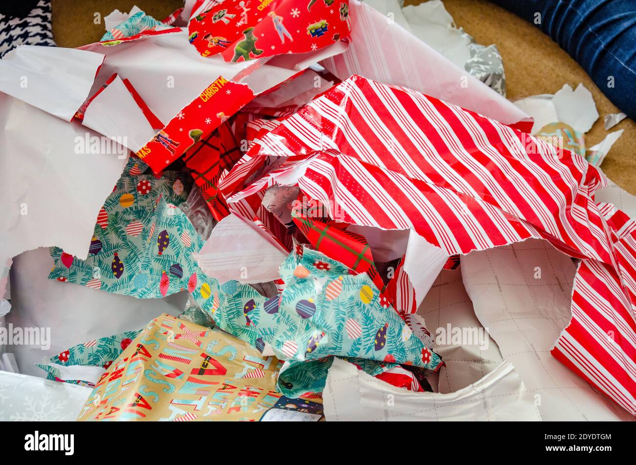 Rubbish pile paper hi-res stock photography and images - Alamy