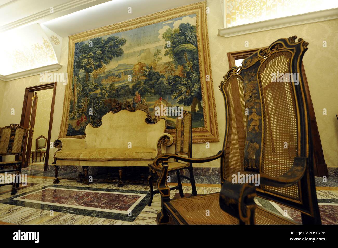 Conclave room hi-res stock photography and images - Alamy