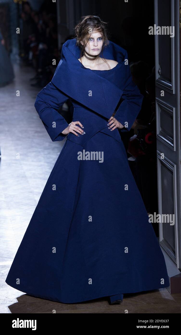 A model walks the runway for the Gareth Pugh Fall-Winter 2013-2014 ...