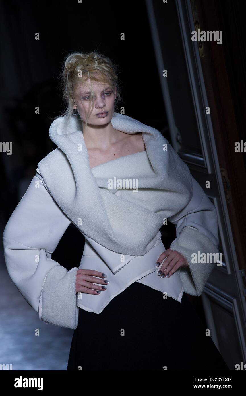 A model walks the runway for the Gareth Pugh Fall-Winter 2013-2014 ...