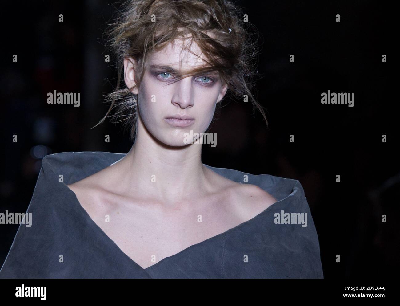 A model walks the runway for the Gareth Pugh Fall-Winter 2013-2014 ...