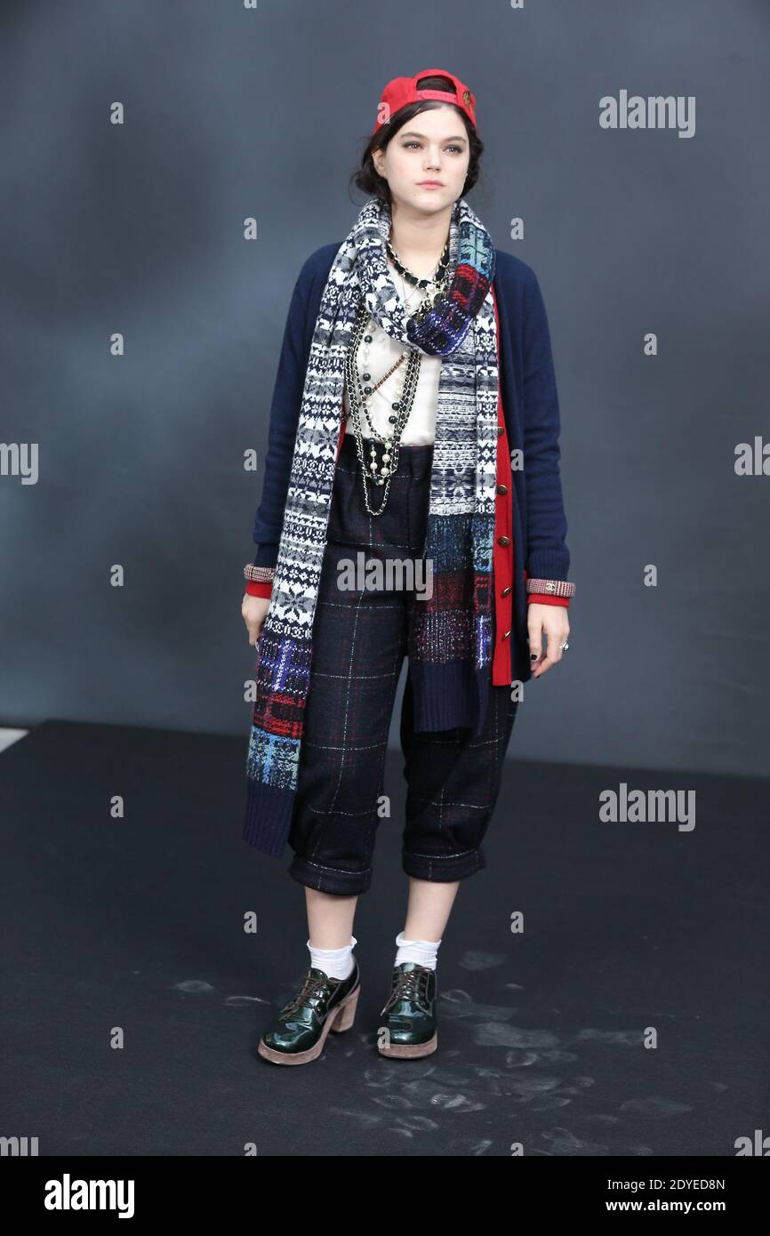 Soko posing backstage at Chanel's Fall-Winter 2013-2014 Ready-To-Wear ...