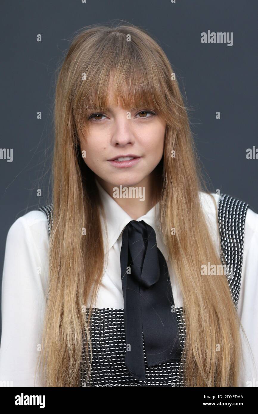 Laura Hayden posing backstage at Chanel's Fall-Winter 2013-2014 Ready ...