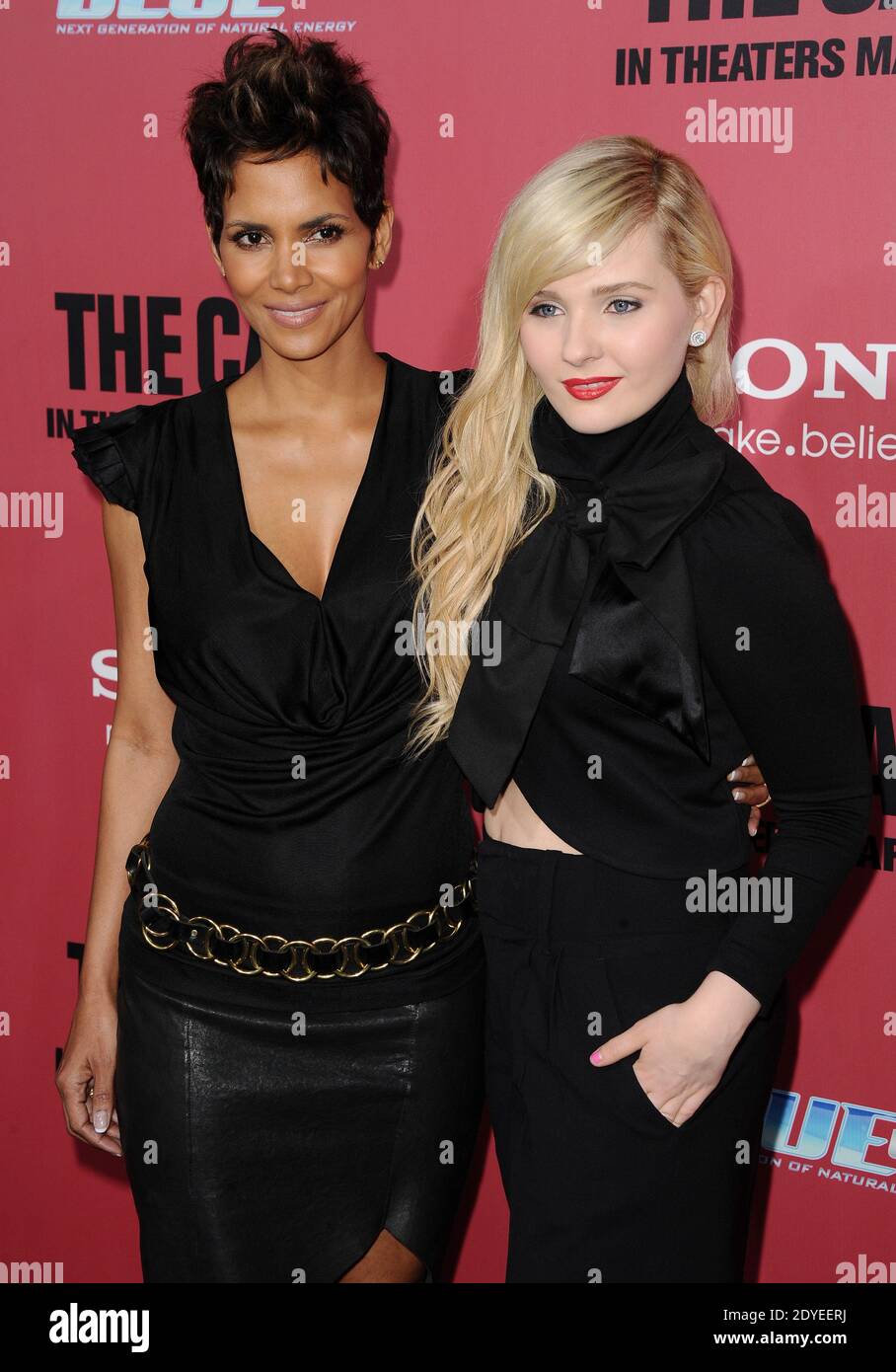 Abigail breslin call 2013 hi-res stock photography and images - Alamy