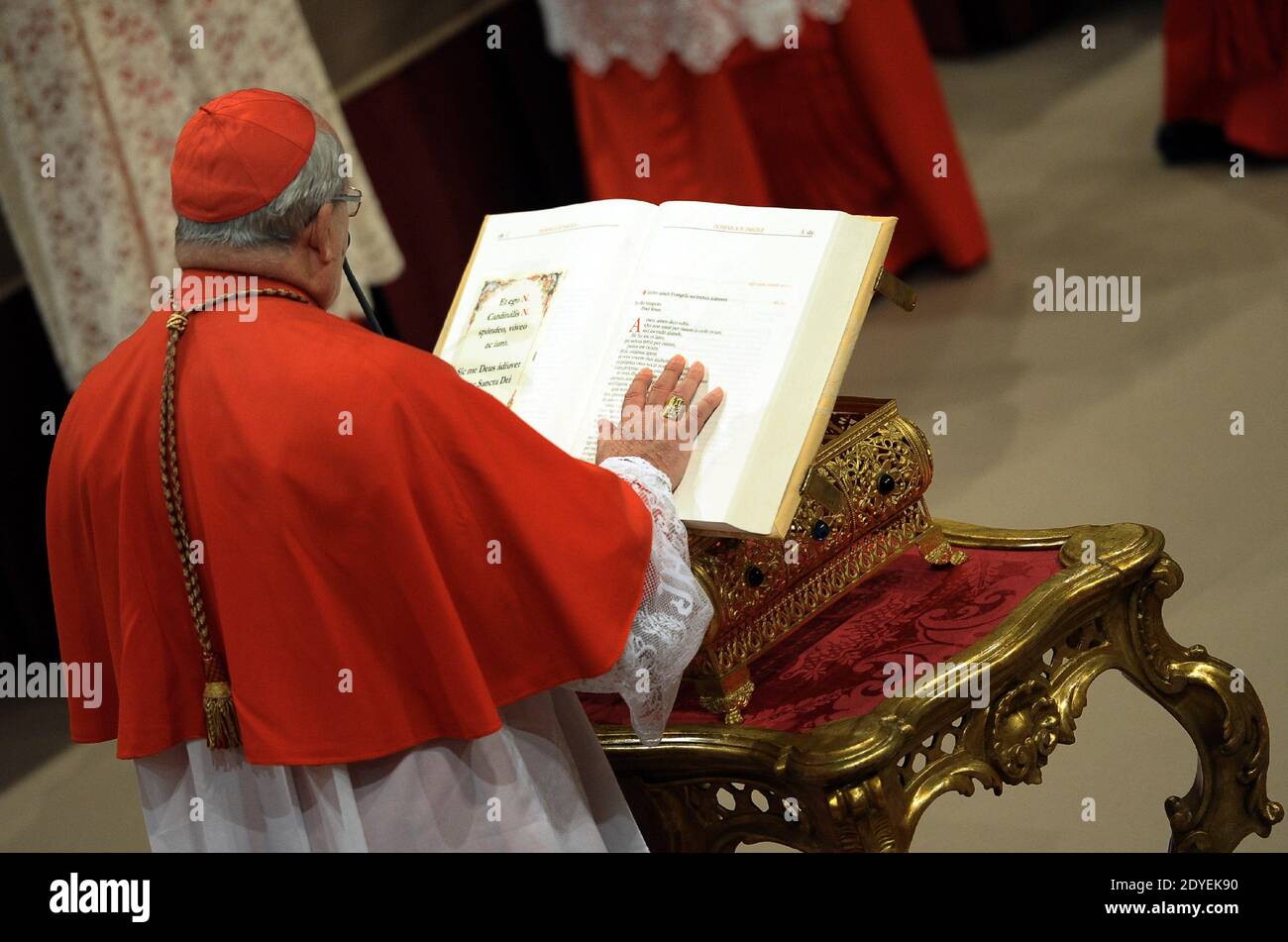 Roman catholic cardinals hi-res stock photography and images - Alamy