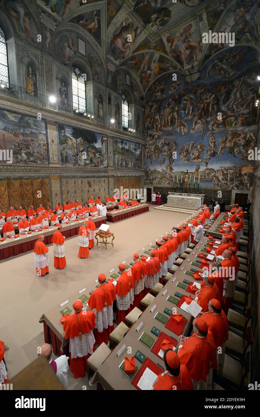 Conclave hi-res stock photography and images - Alamy