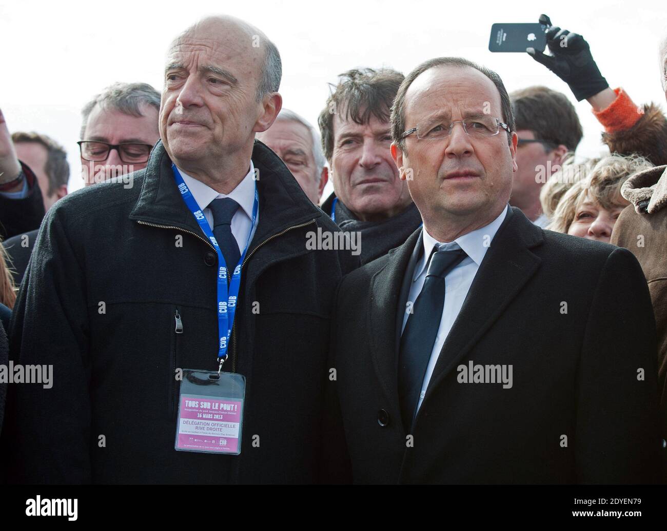 French President Francois Hollande and Bordeaux' Mayor Alain Juppe pose ...
