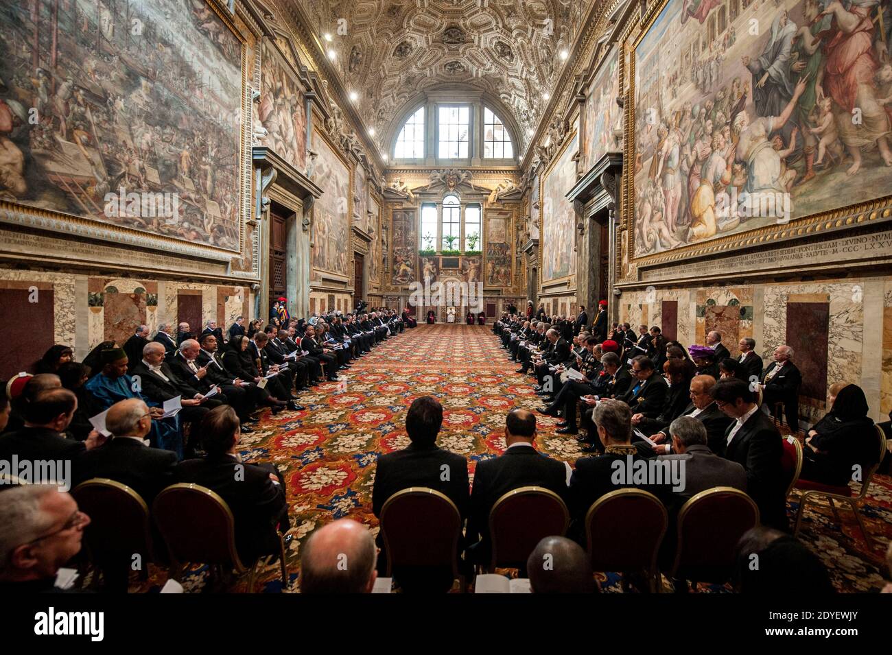 Sala regia in the vatican hi-res stock photography and images - Alamy