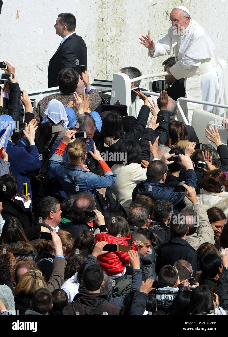 Pope Francis attends Easter mass and Urbi Et Orbi blessing in St. Peter ...
