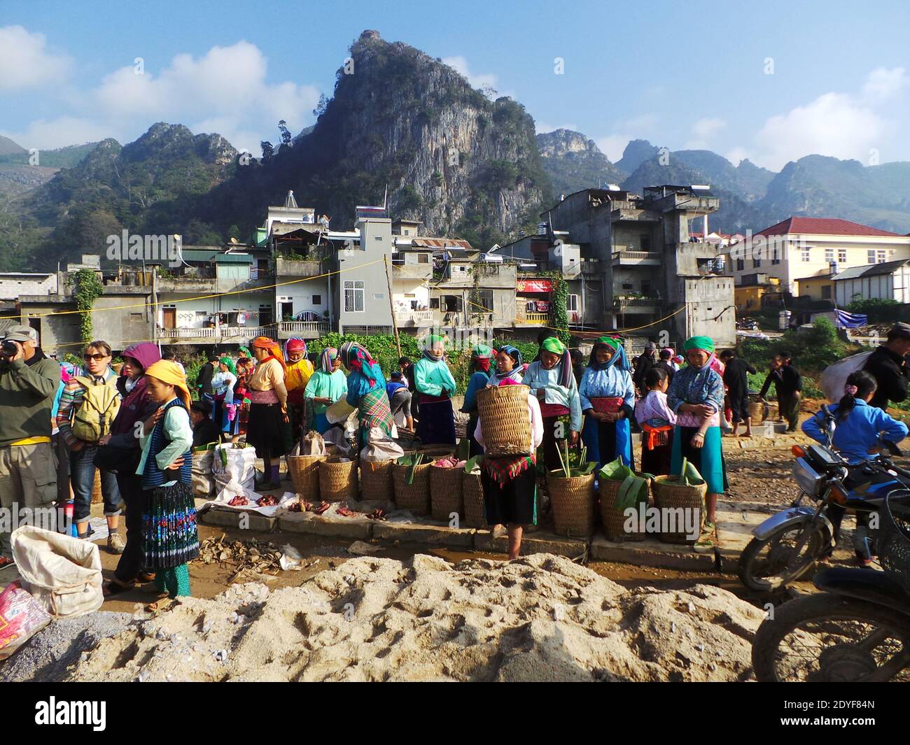 Hmong ethnics hi-res stock photography and images - Alamy