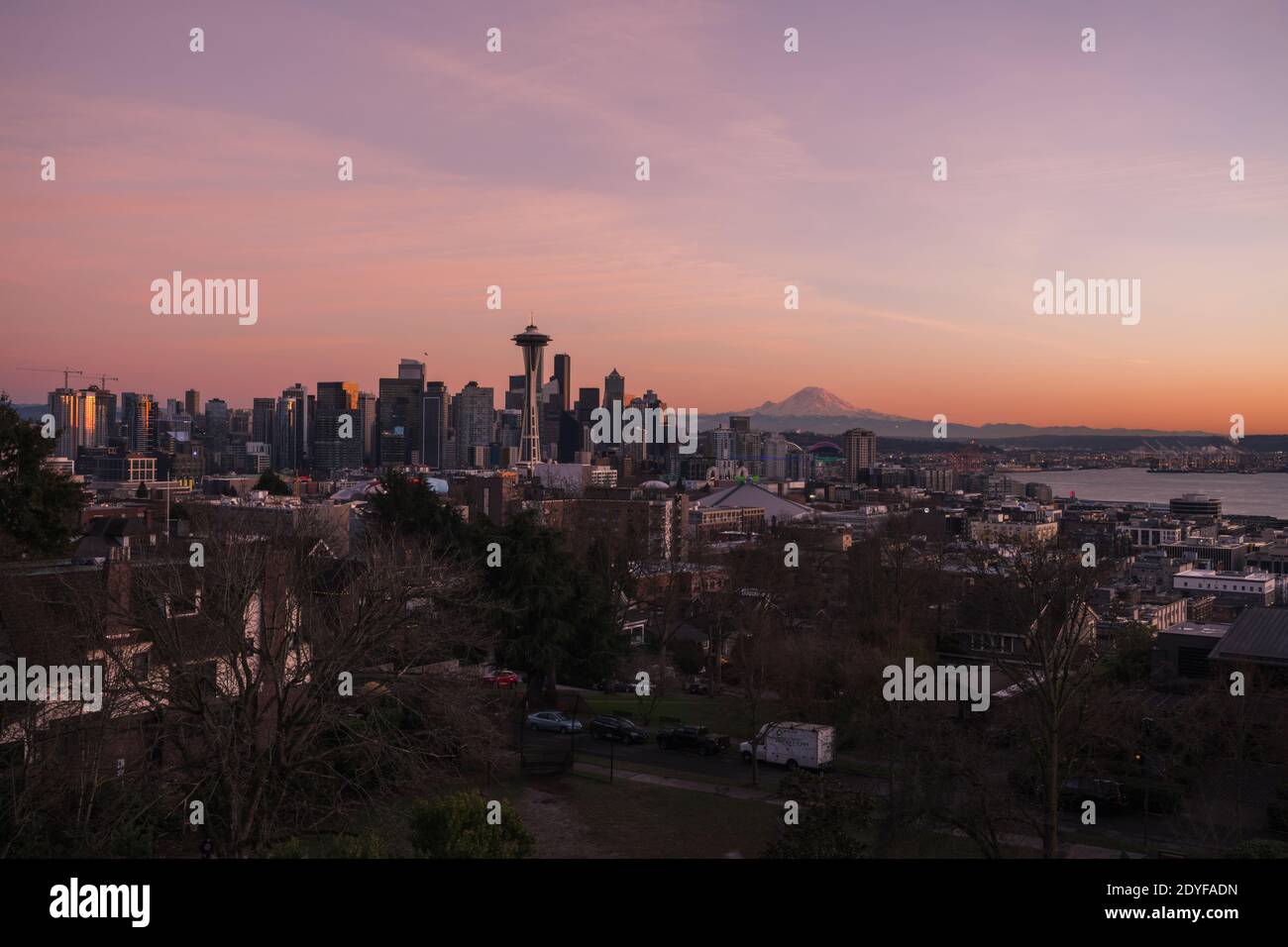 Seattle skyline at sunset from Kerry Park Stock Photo - Alamy