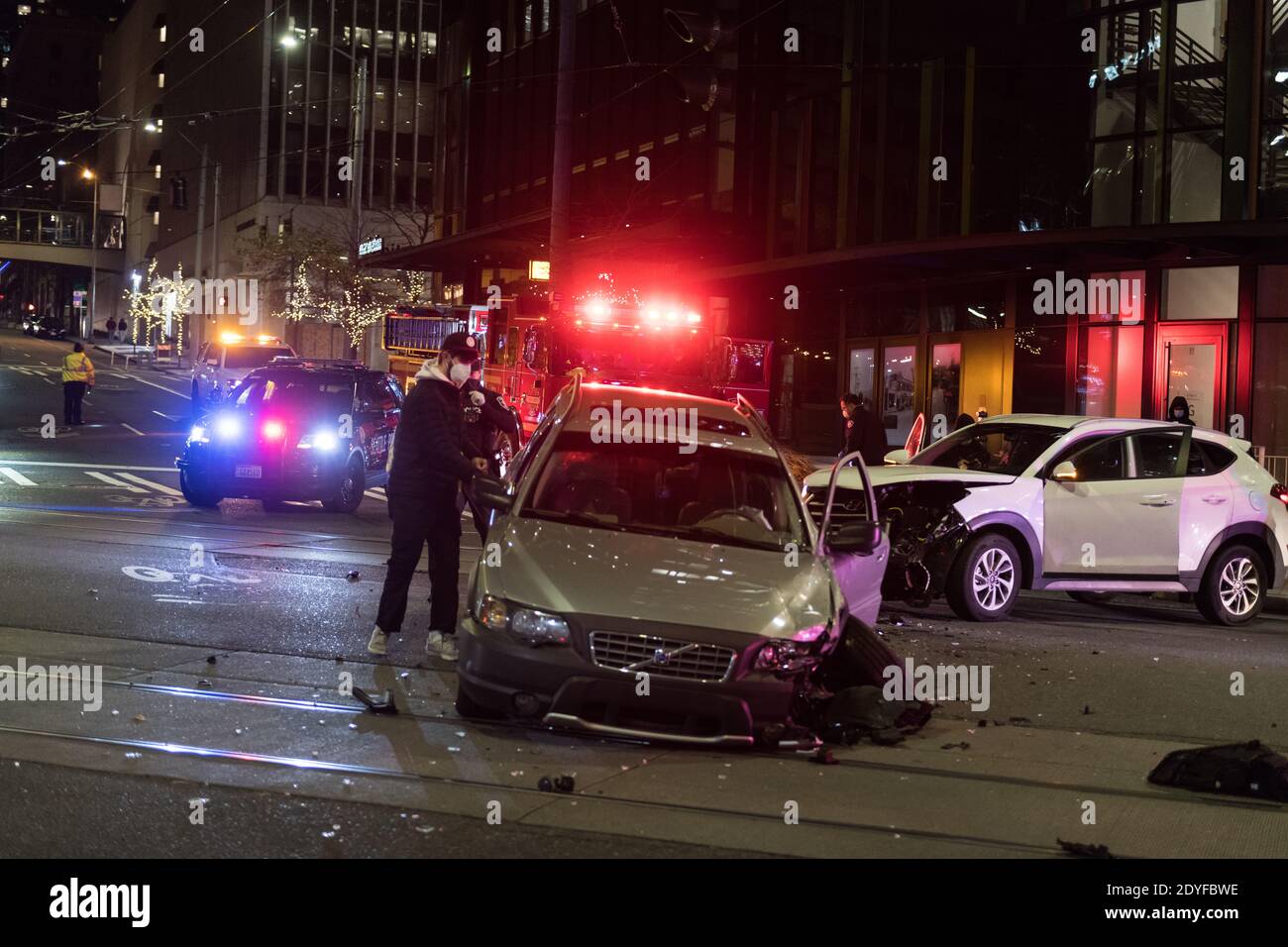 Seattle, USA. 23 Dec, 2020. Early in the night car accident in Westlake ...