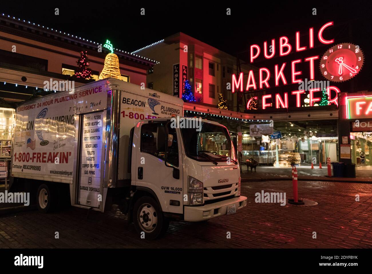 Wet market tourism people horizontal hi-res stock photography and ...