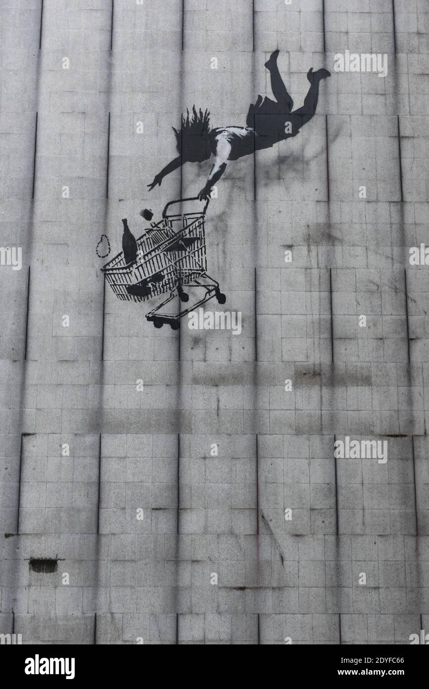 London, UK. 29 Jul, 2017. Late in the day the iconic Banksy Falling ...