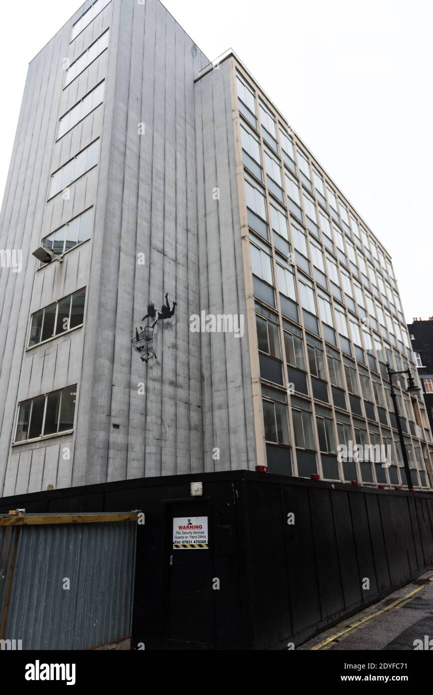 London, UK. 29 Jul, 2017. Late in the day the iconic Banksy Falling ...