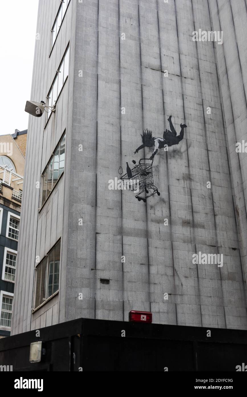 London, UK. 29 Jul, 2017. Late in the day the iconic Banksy Falling ...