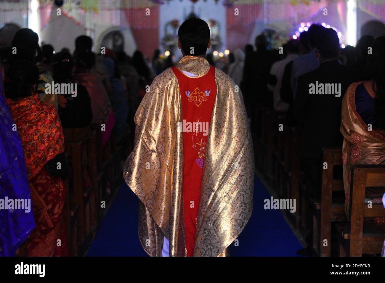 Public wearing masks everywhere hi-res stock photography and images - Alamy