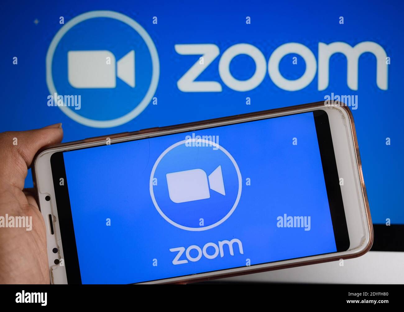 Zoom phone hi-res stock photography and images - Alamy