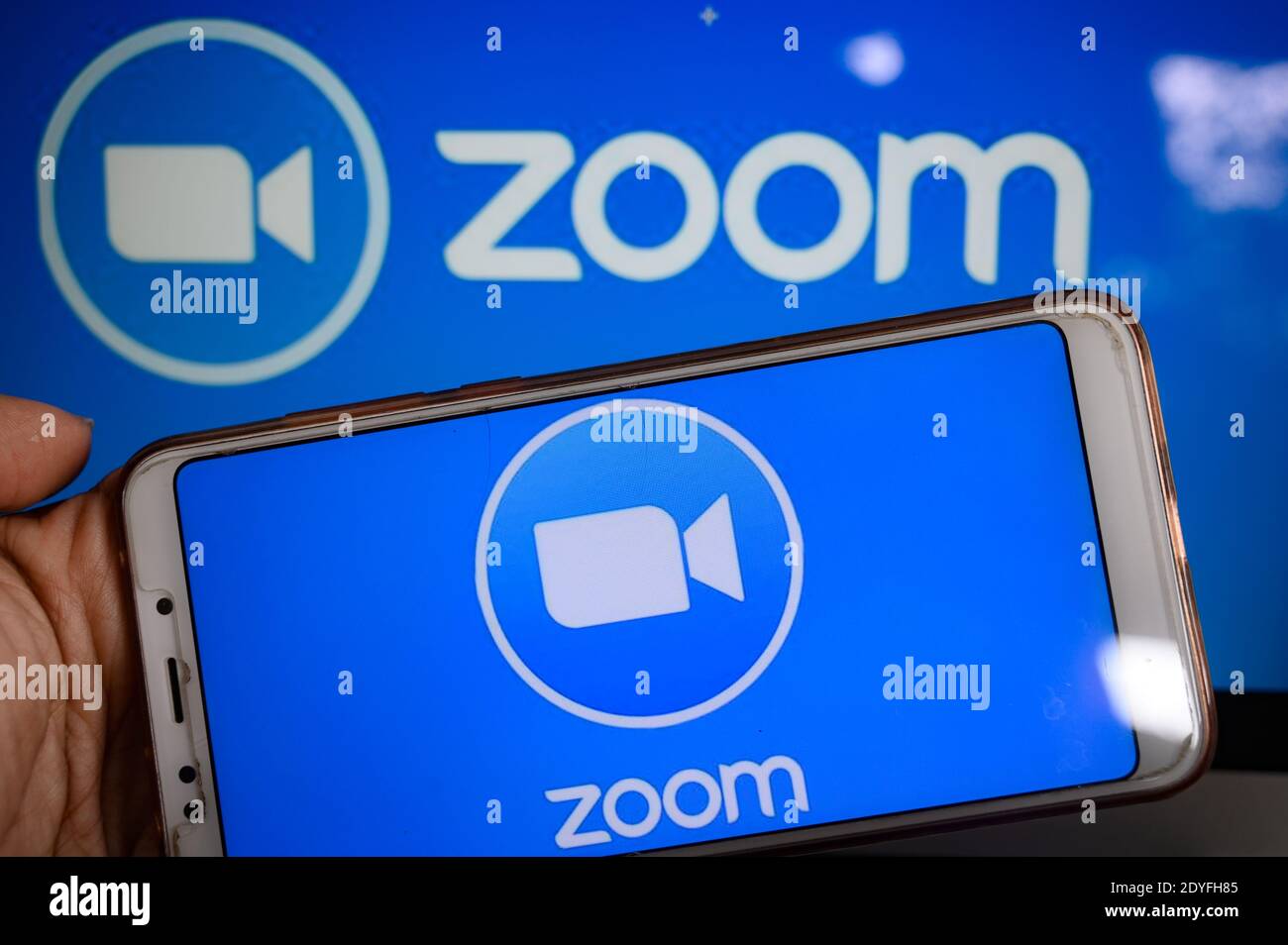 Zoom phone hi-res stock photography and images - Alamy