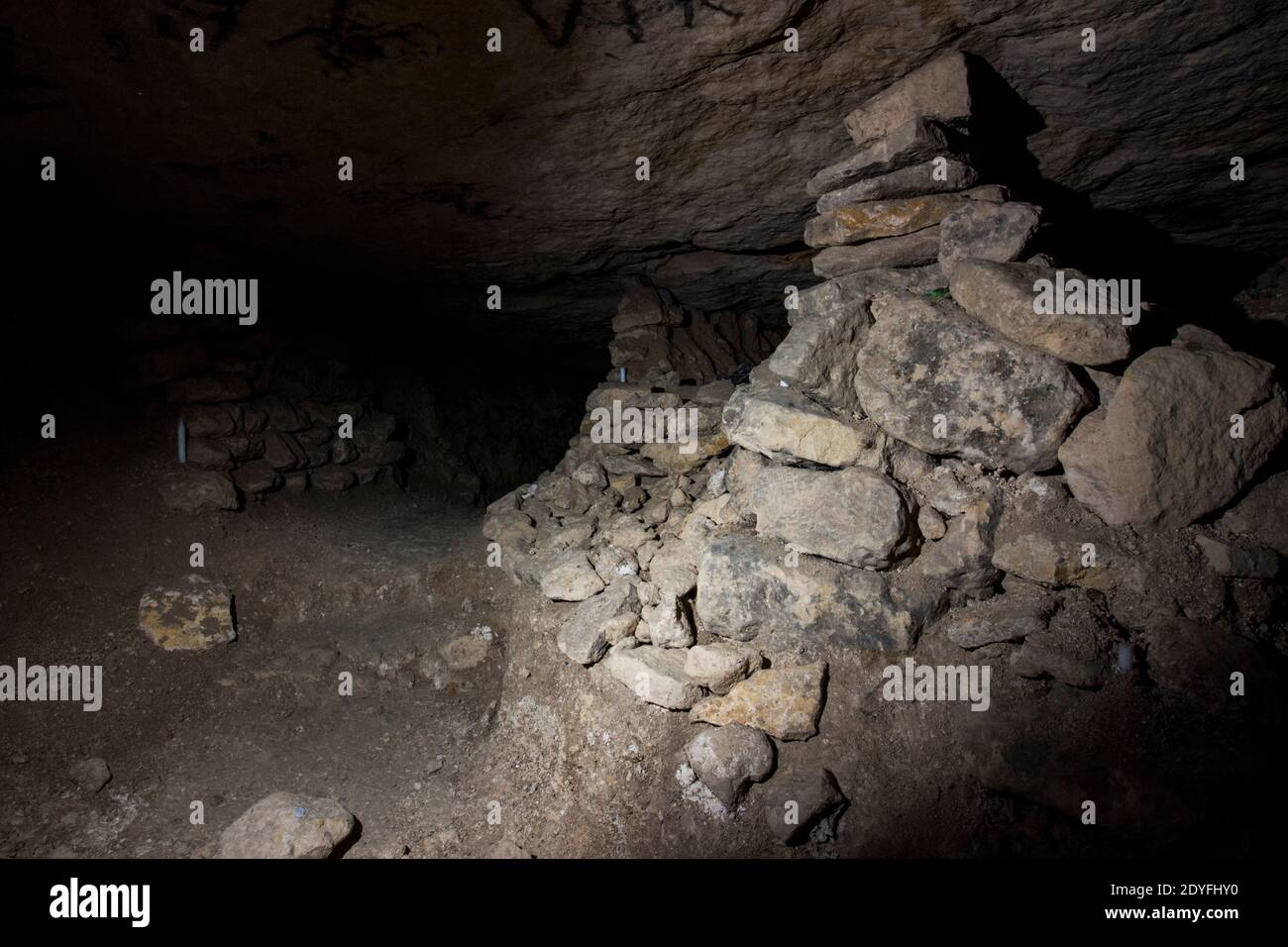 In the bowels of Paris. Exploration in the banned catacombs of Paris ...