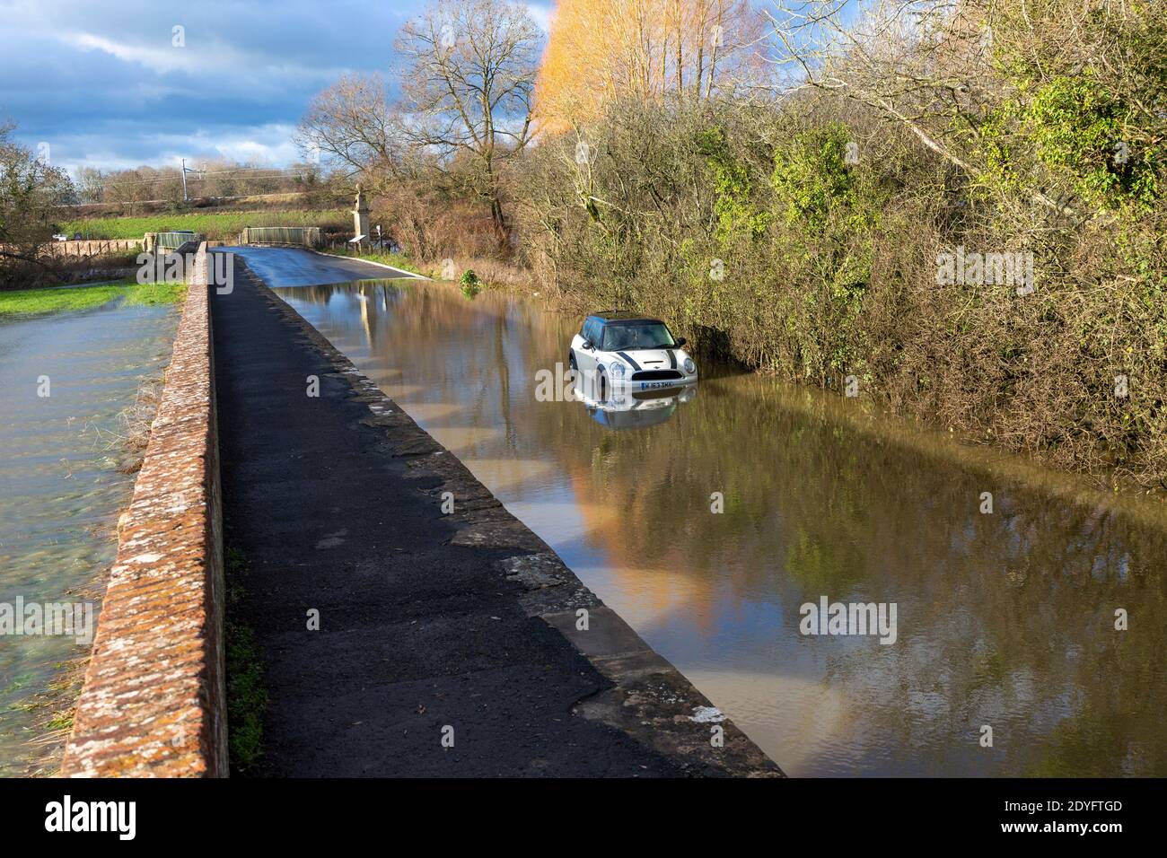 Mini Cooper S car stuck in River Avon flood water, Kellaways bridge ...