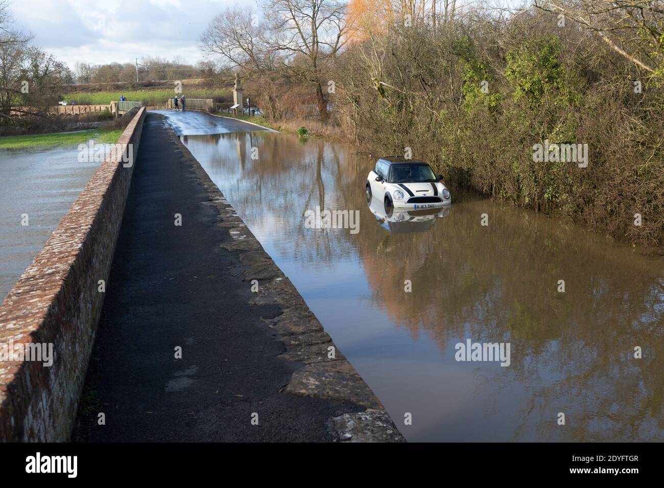 Mini Cooper S car stuck in River Avon flood water, Kellaways bridge ...