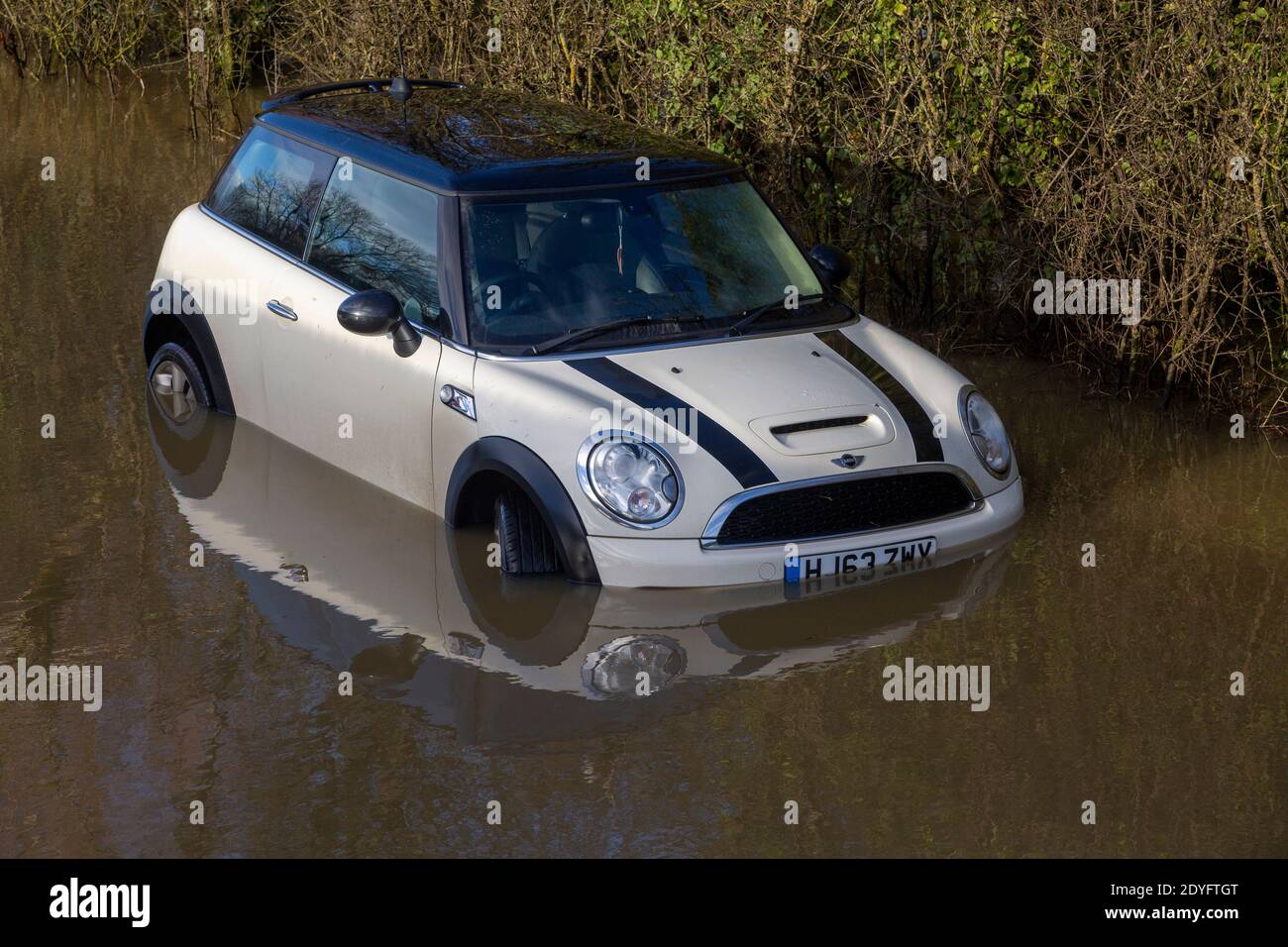 Mini Cooper S car stuck in River Avon flood water, Kellaways bridge ...