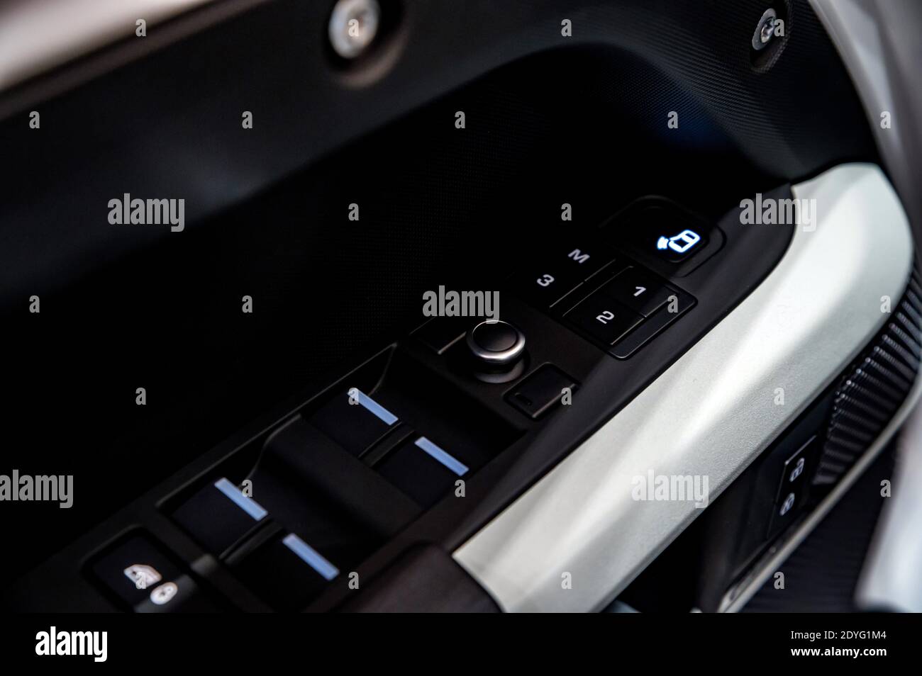 Land rover defender interior hi-res stock photography and images - Alamy