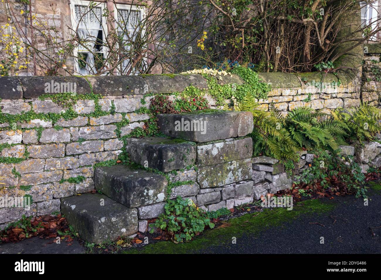 Stone mounting block hi-res stock photography and images - Alamy