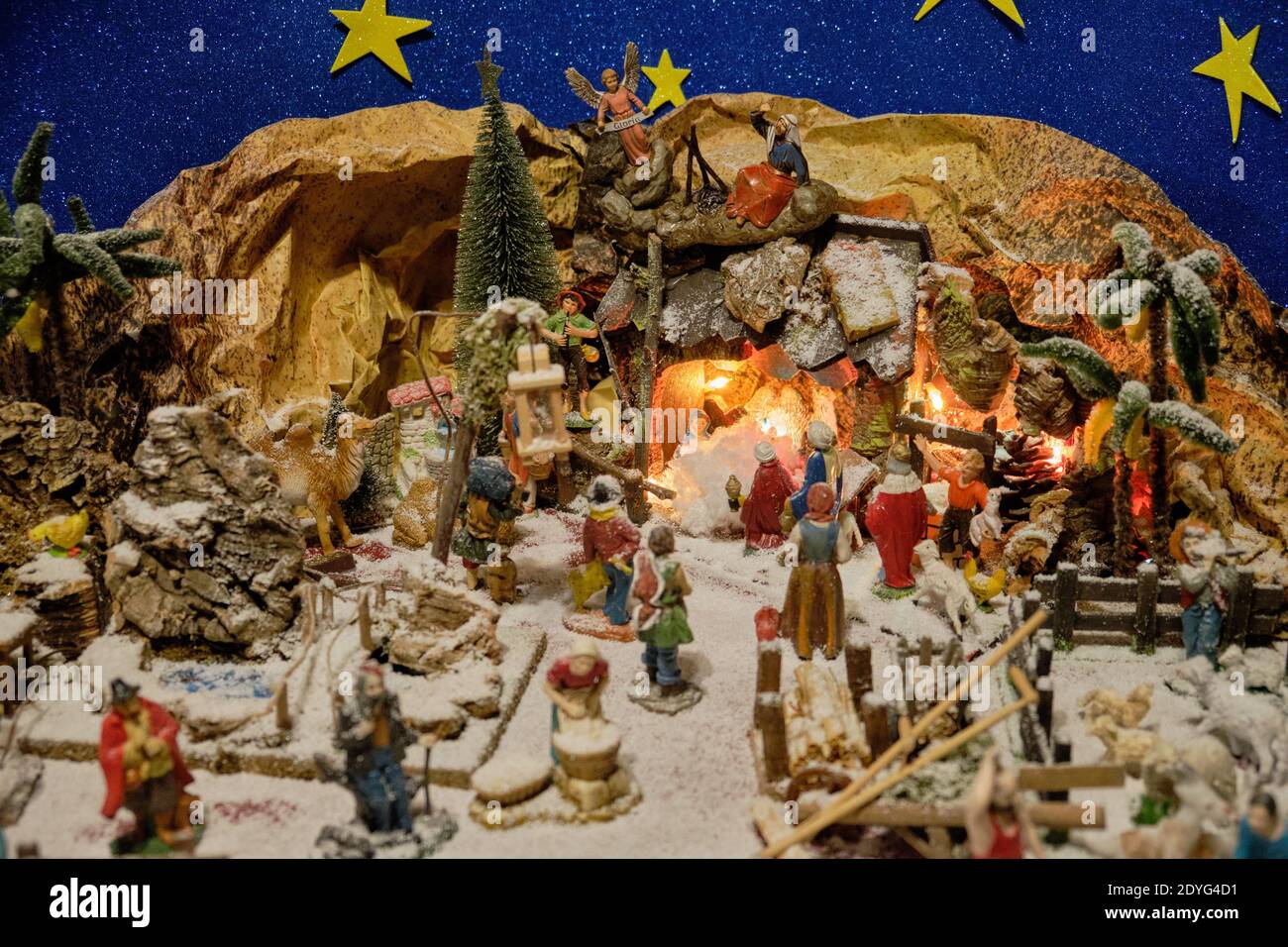 A classic Italian nativity scene Stock Photo - Alamy