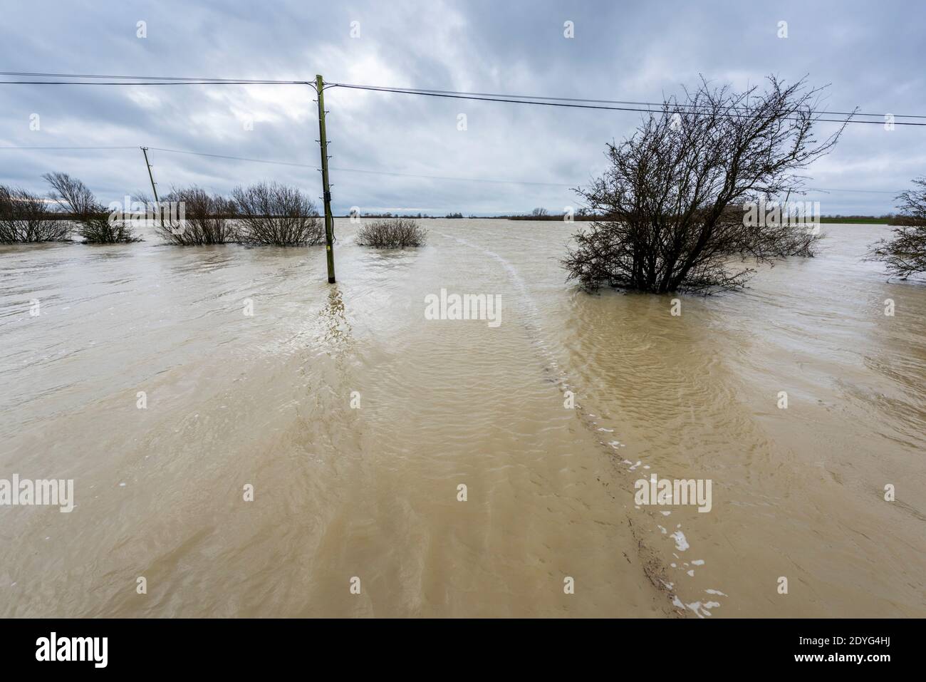 Sutton Gault Cambridgeshire, UK. 26th Dec, 2020. The River Great Ouse ...