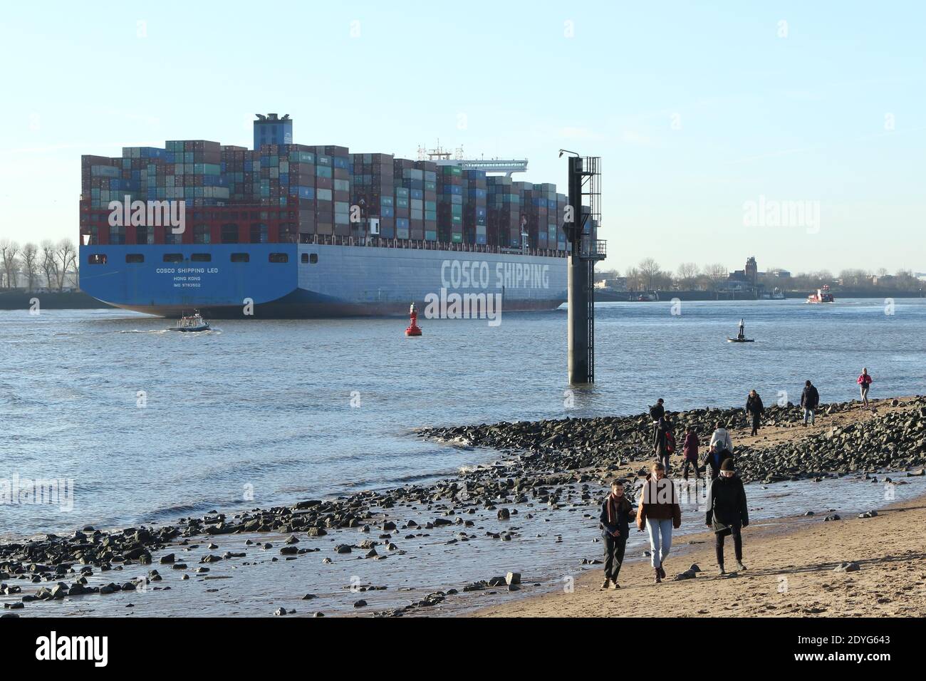 Cosco shipping container vessel hi-res stock photography and images - Alamy