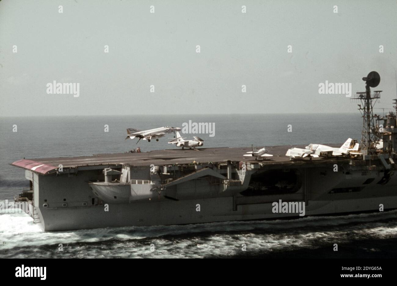 US NAVY / United States Navy Flugzeugträger Kitty-Hawk-Klasse ...