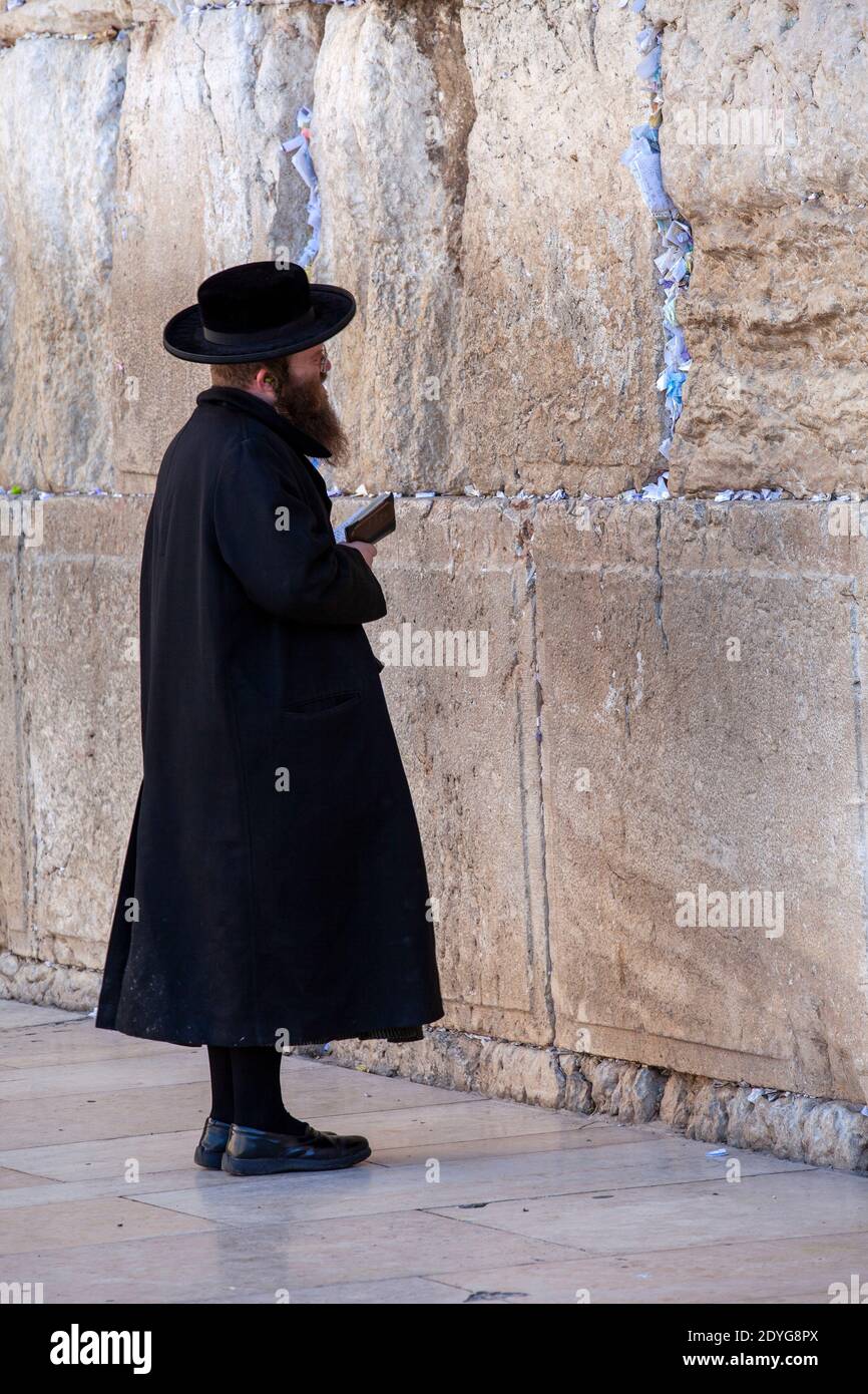 Ultra-orthodox man in black praying at the Wailing Wall in Jerusalem ...