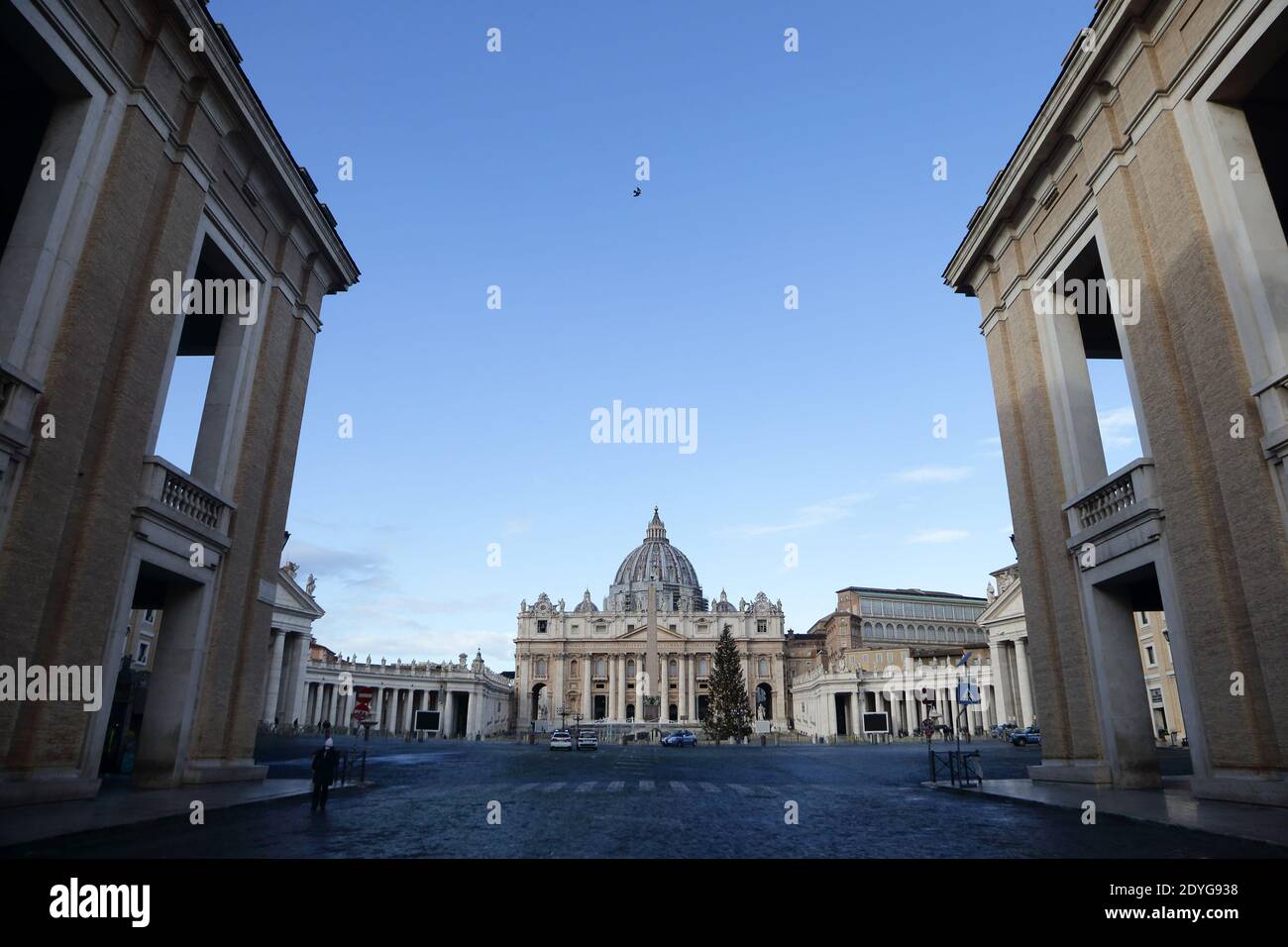 Pope francis live on television hi-res stock photography and images - Alamy