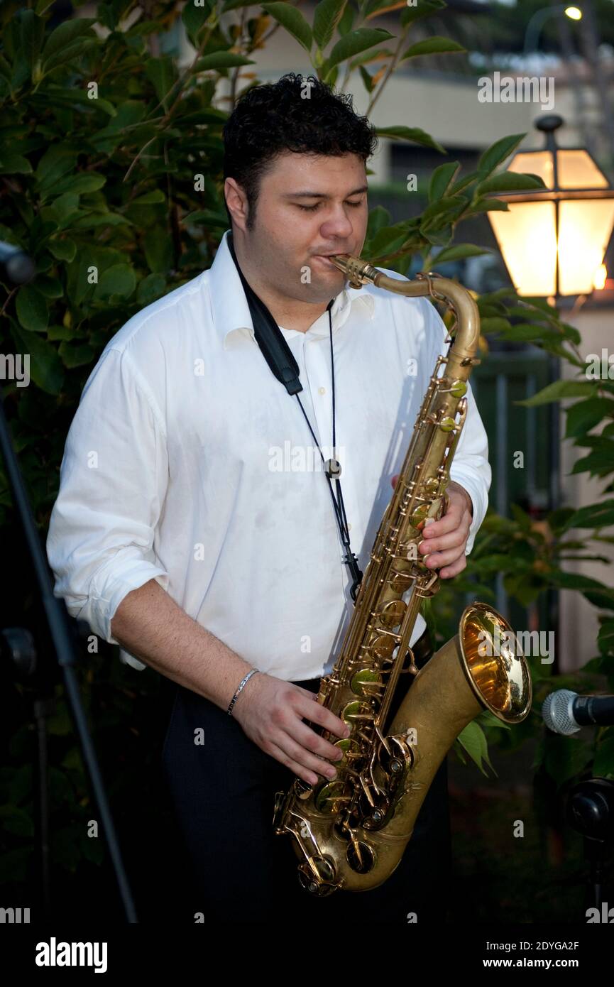 Male sax player hi-res stock photography and images - Alamy