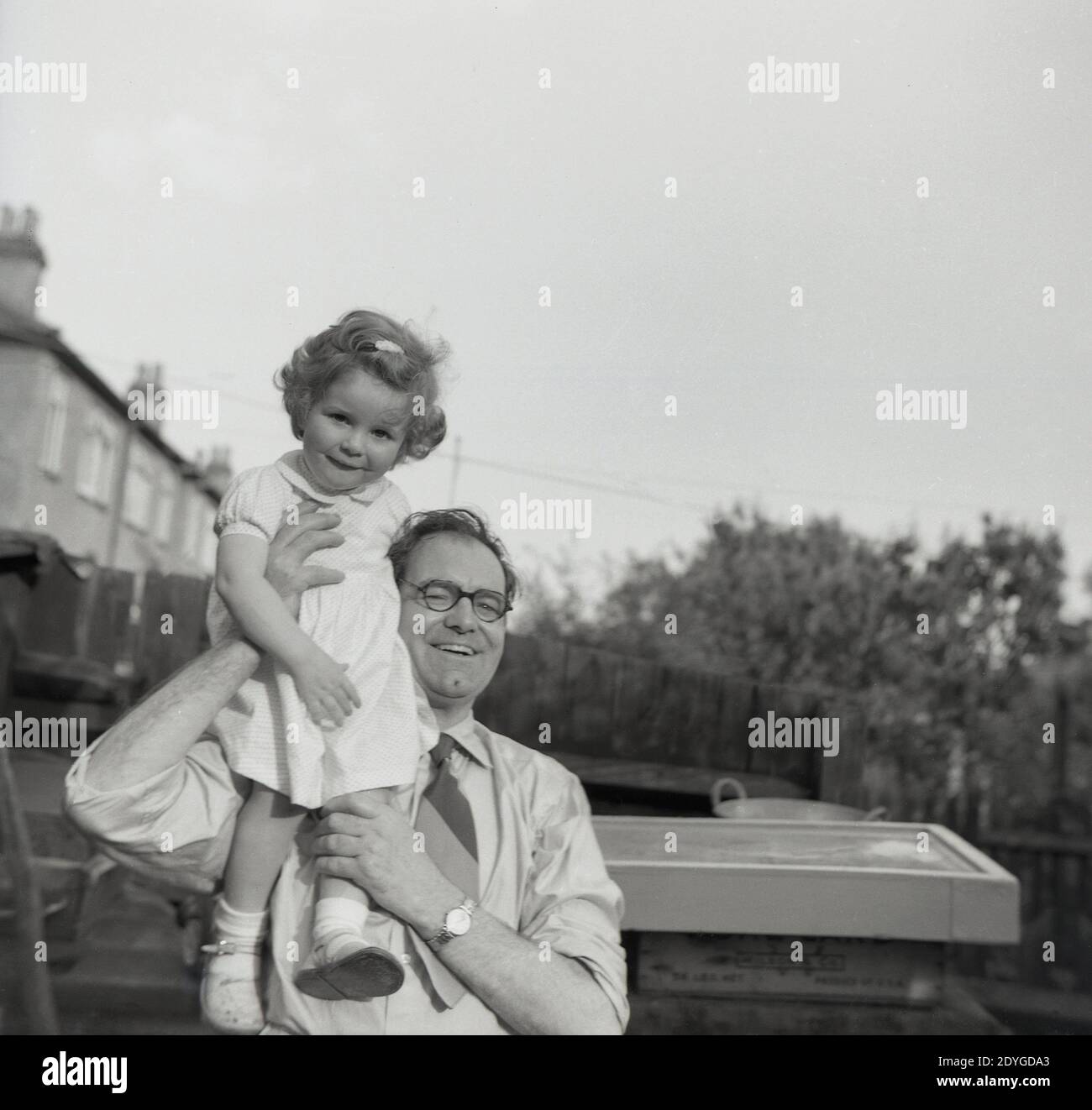Father and daughter 1950s hi-res stock photography and images - Alamy