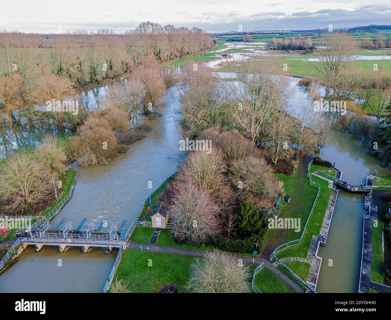 Ariel view of river thames hi-res stock photography and images - Alamy