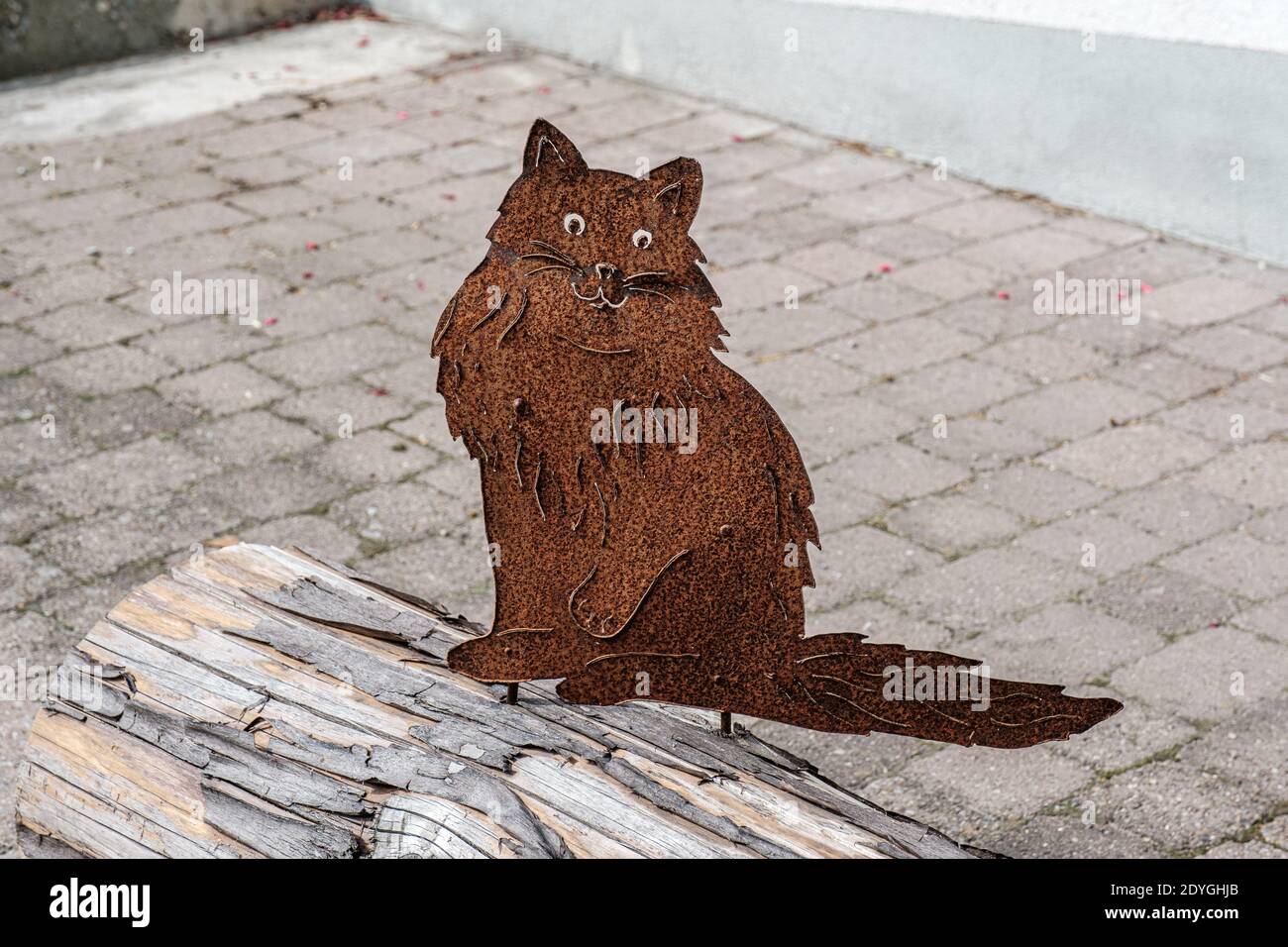 Iron metal figure statue of cat in old swiss town Stock Photo - Alamy