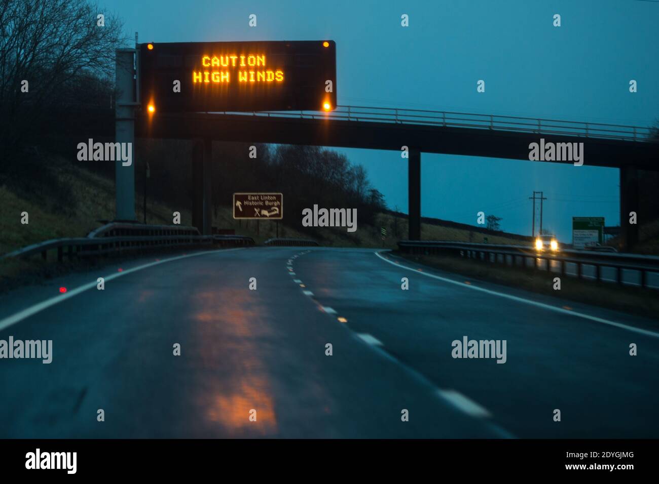 Amber warning winds sign uk motorway hi-res stock photography and ...