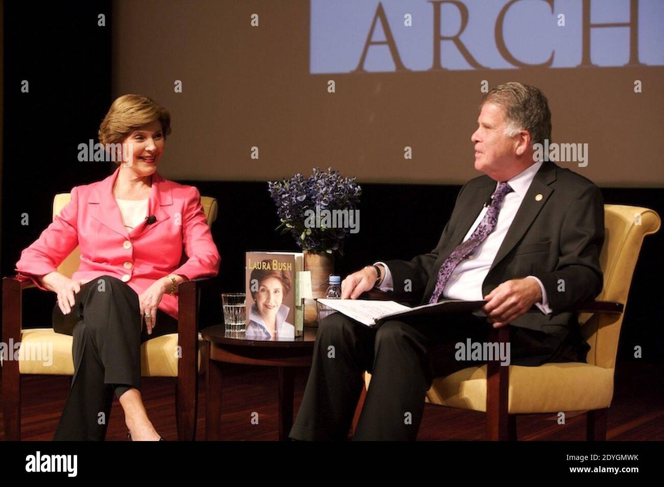 Laura Bush visits NARA 20110623 050 Stock Photo - Alamy