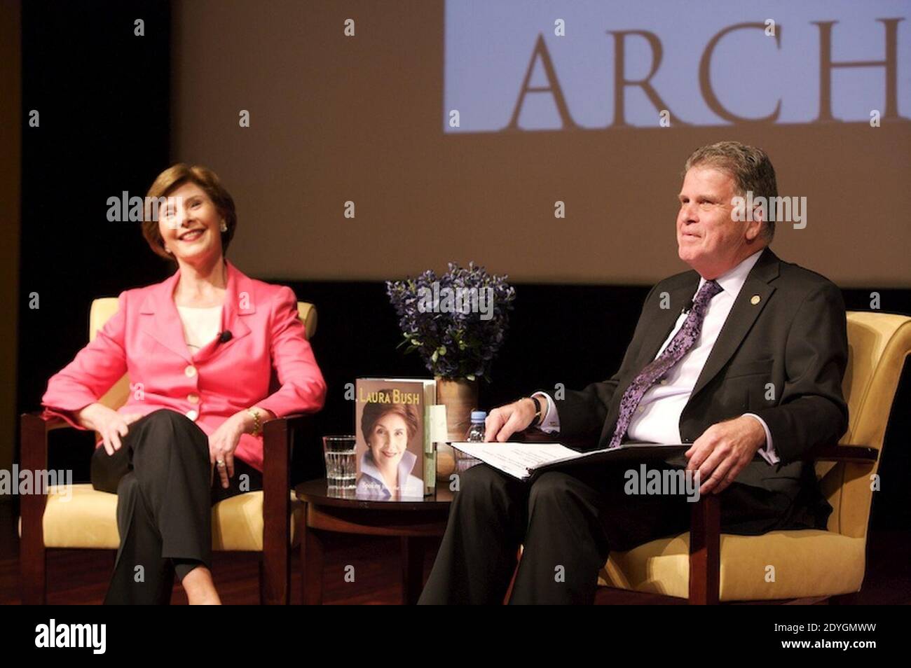 Laura Bush visits NARA 20110623 048 Stock Photo - Alamy
